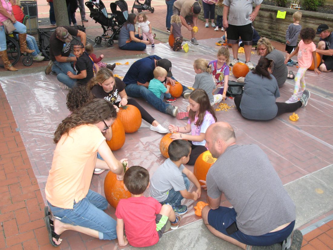 Applefest appealed to many ages | News, Sports, Jobs - Weirton Daily Times